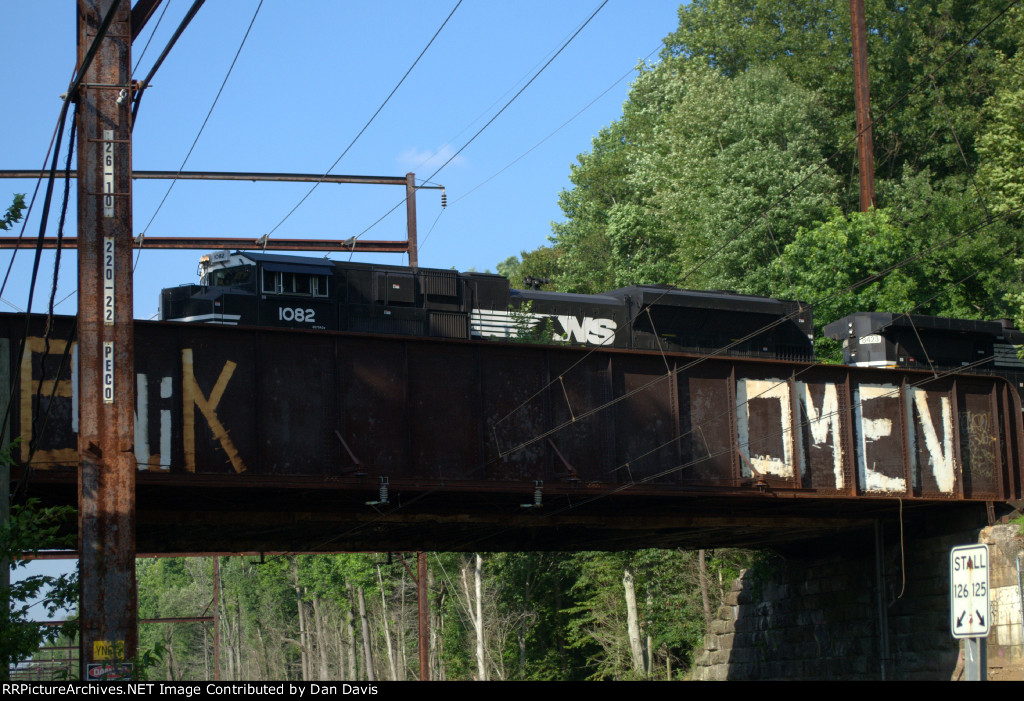 NS SD70ACe 1082 leads 17G